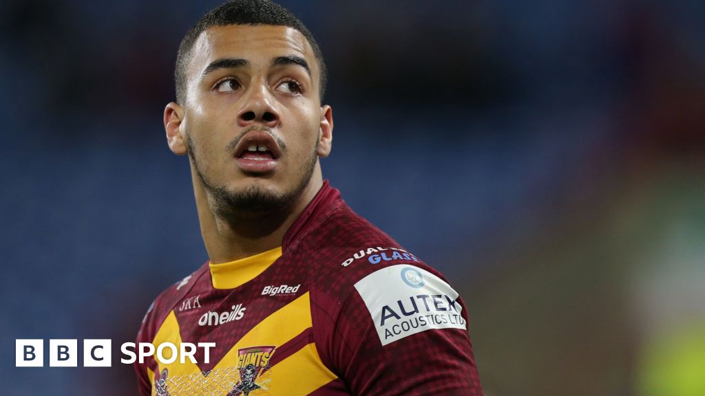 Darnell McIntosh: Huddersfield Giants full-back signs new two-year deal ...