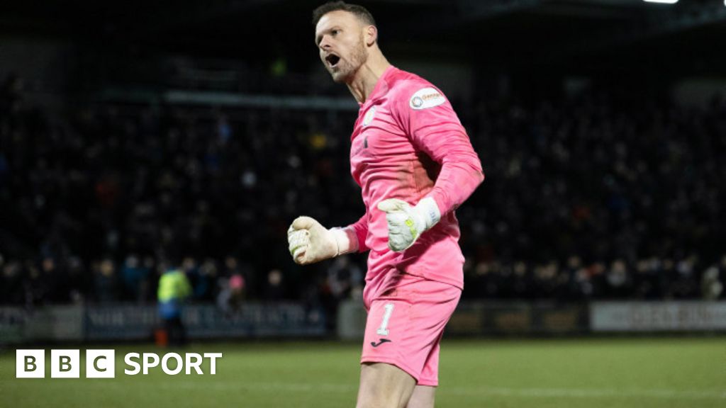 Carson signs contract extension - BBC Sport