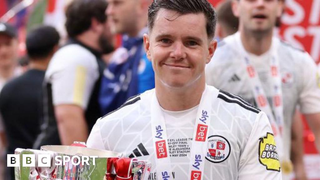 Liam Kelly: MK Dons sign Crawley midfielder for undisclosed fee - BBC Sport