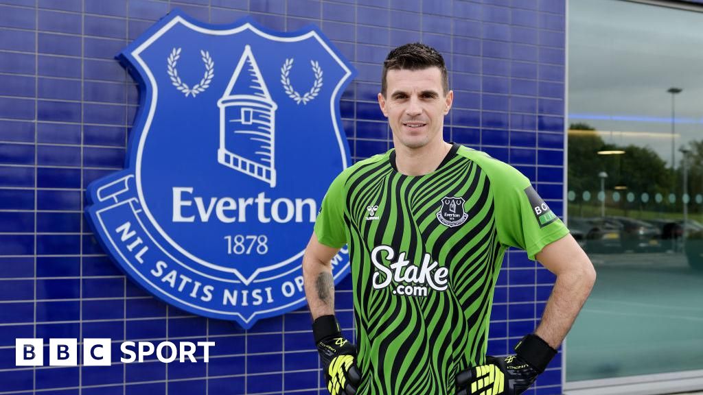 E﻿verton sign goalkeeper Jakupovic - BBC Sport