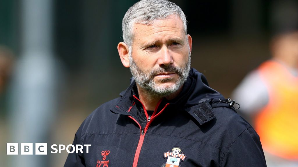 Kelvin Davis: Eastleigh appoint former Southampton keeper as manager ...