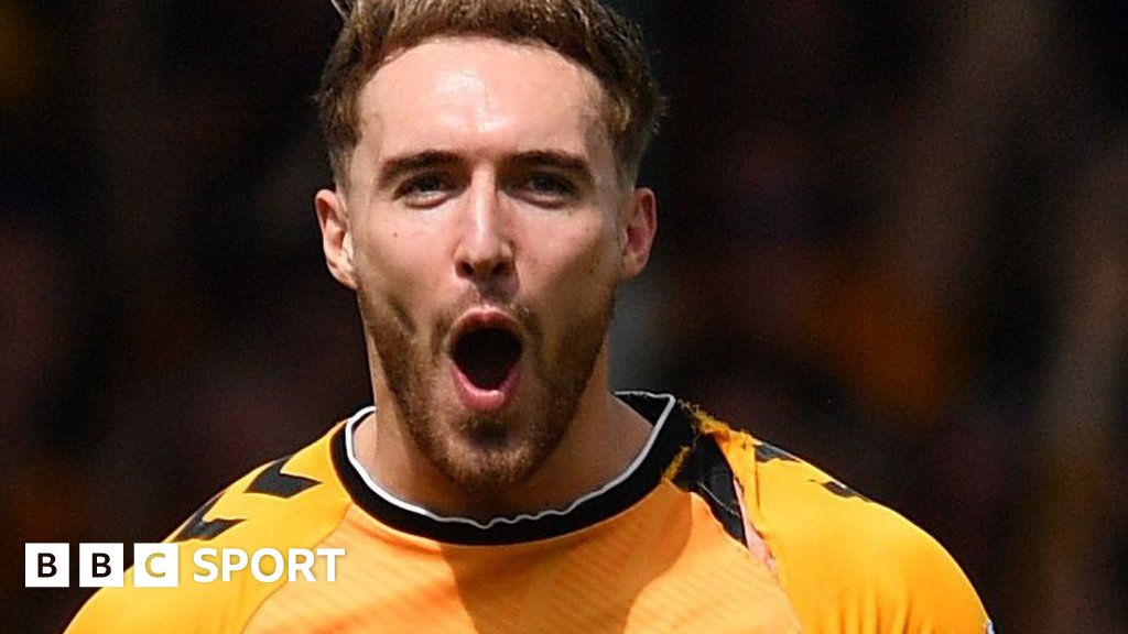 Sam Smith: Cambridge United striker returns to Reading two years after ...