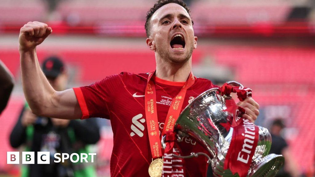 Diogo Jota: Liverpool forward signs new deal until 2027 - BBC Sport