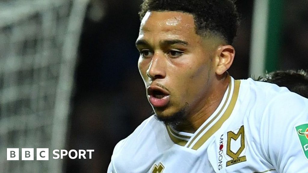 Sam Nombe: MK Dons striker signs new deal - BBC Sport