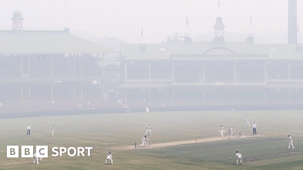 Sydney smoke: Conditions like 'smoking 80 cigarettes a day' at SCG in ...