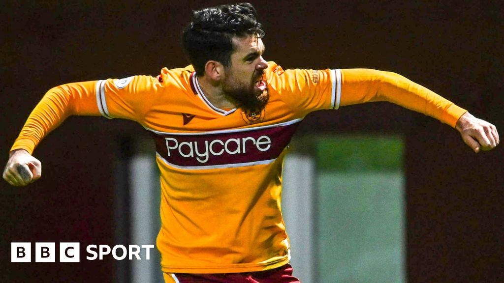 Liam Donnelly: Kilmarnock sign Northern Ireland midfielder after ...