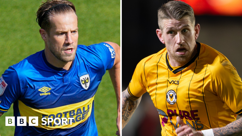 Cheltenham Town sign midfielders Harry Pell and Scot Bennett - BBC Sport