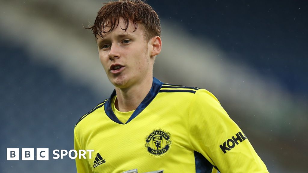 Manchester United goalkeeper Jacob Carney joins Portadown on loan until ...