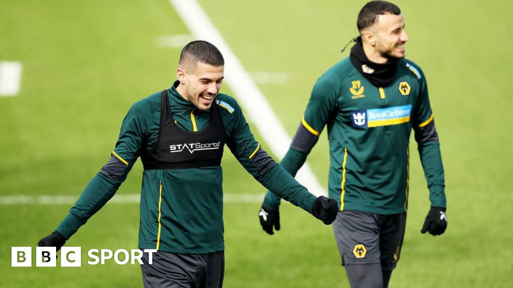 Wolves: Lage 'happy' with defensive competition - BBC Sport