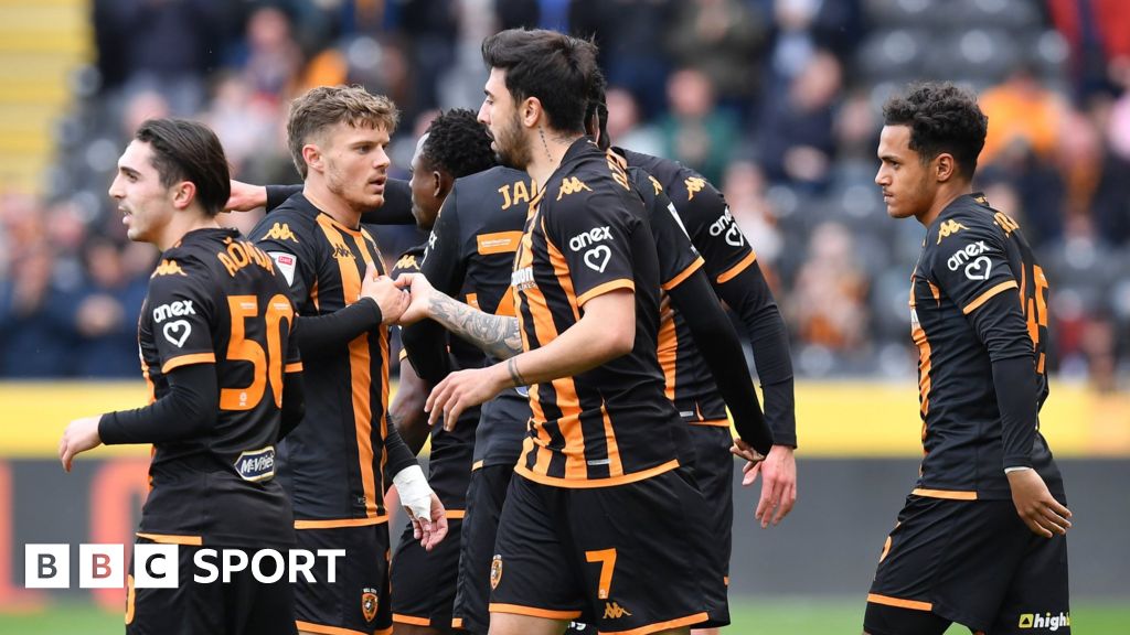 Hull City 3-0 Queens Park Rangers: Hull beat struggling QPR to keep up play-off hopes - BBC Sport