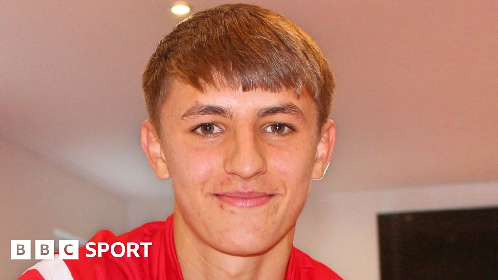 Max Cleworth: Teenage Wrexham defender signs new three-year contract ...