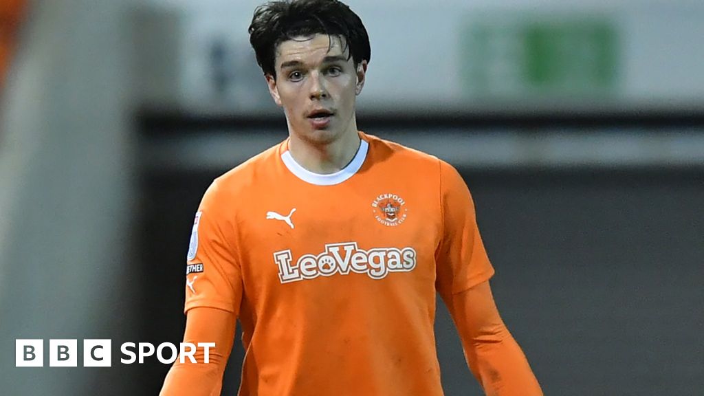 Grimsby Town sign Blackpool's Doug Tharme, Hull's Harry Wood & Coventry ...