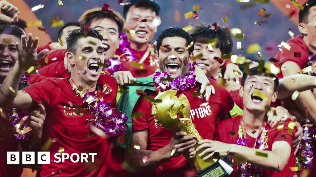 Oscar and Hulk win Chinese Super League with Shanghai SIPG - BBC Sport