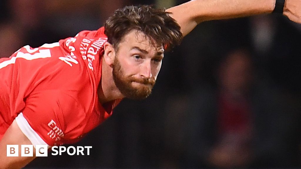 Richard Gleeson: Lancashire hand pace bowler initial T20 deal - BBC Sport