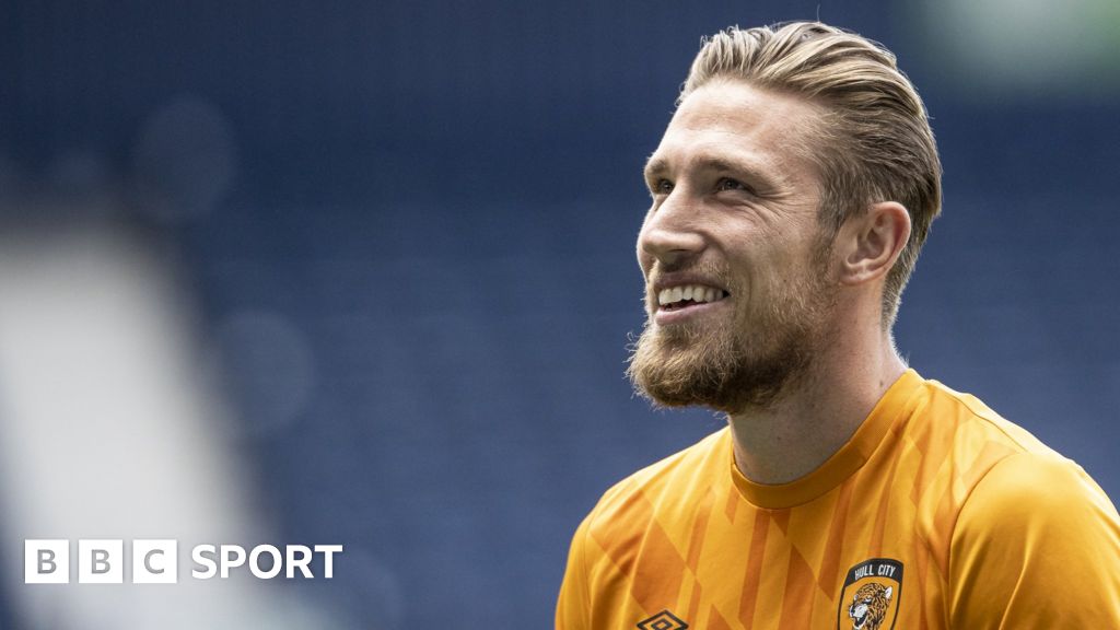 Angus MacDonald: Hull City offer defender new deal - BBC Sport