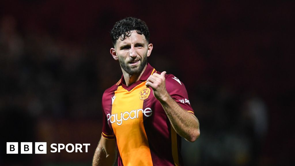 Defender Rickie Lamie follows midfielder Mo Sylla to Dundee - BBC Sport