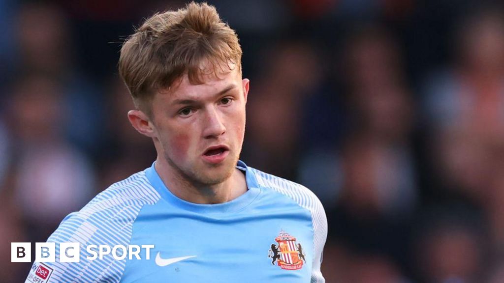 Leeds United: Joe Gelhardt not feeling pressure on return - BBC Sport