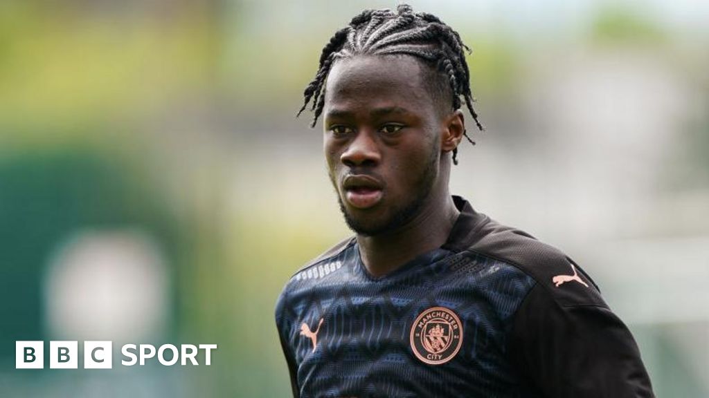 Leeds confirm Gyabi signing - BBC Sport