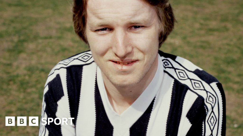 Minute's applause in memory of McDougall - BBC Sport