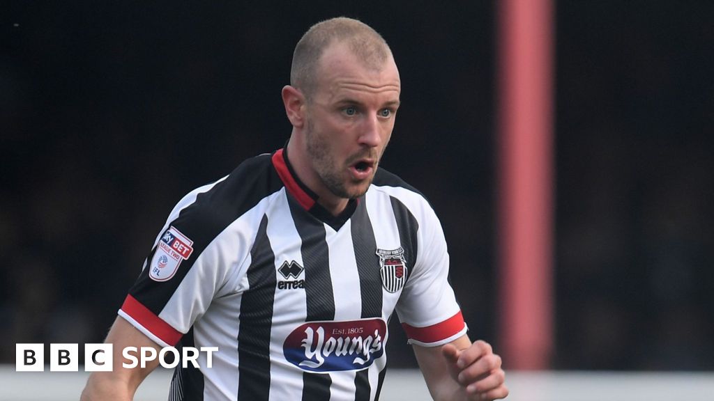Wrexham sign ex-Grimsby midfielder Luke Summerfield - BBC Sport