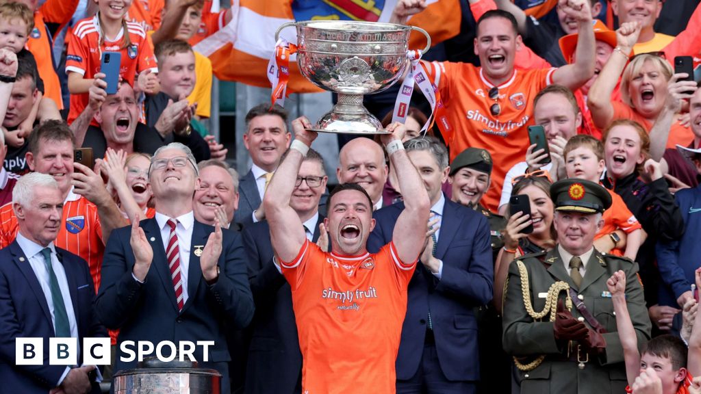 Watch: Jarlath Burns presents Orchard captain Aidan Forker with Sam ...