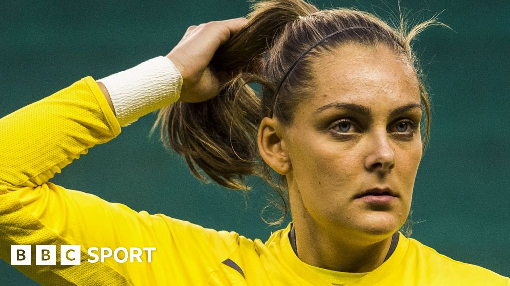 Jenna Fife: Scotland goalkeeper leaves Hibernian to join Rangers - BBC ...