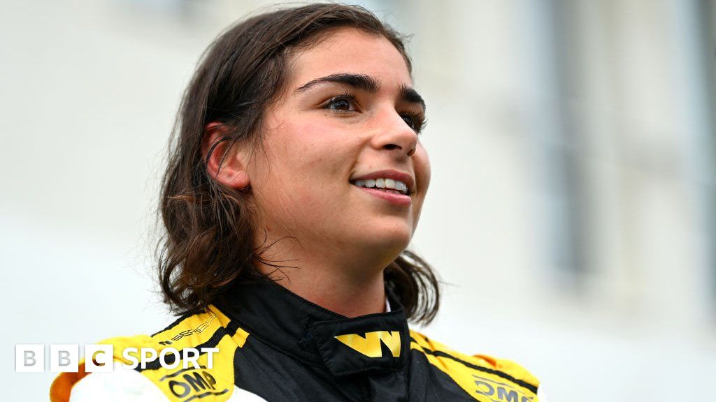 Jamie Chadwick crashes in Singapore W Series as Beitske Visser wins ...