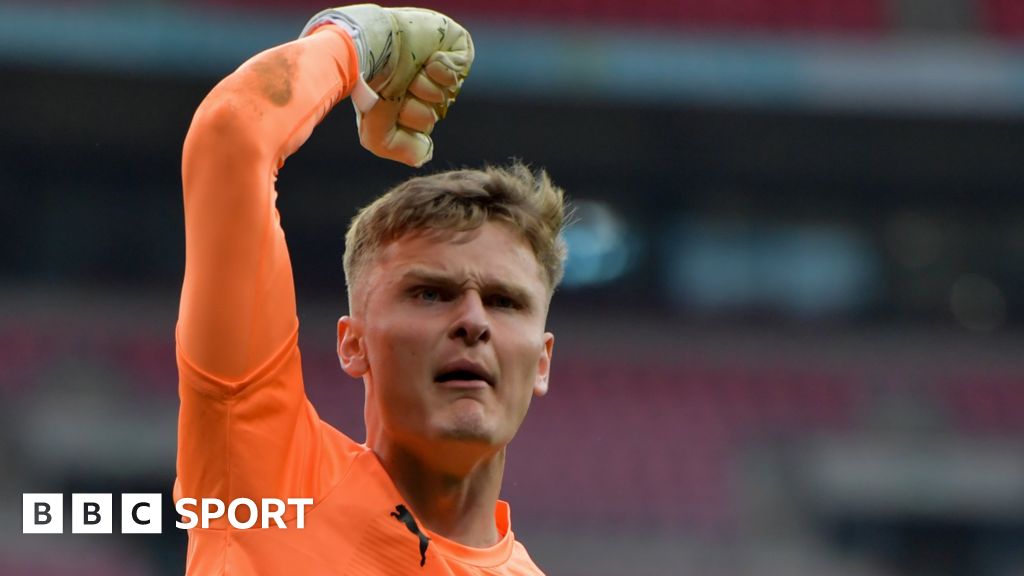 Archie Mair: Morecambe sign Norwich City goalkeeper on loan - BBC Sport