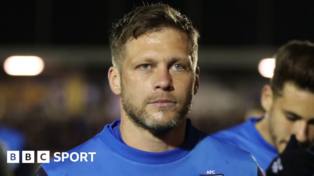 Dannie Bulman: Crawley Town re-sign ex-AFC Wimbledon midfielder - BBC Sport