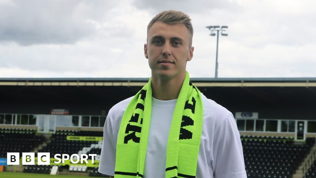 Jamie Searle: Forest Green Rovers sign goalkeeper from Barnsley - BBC Sport