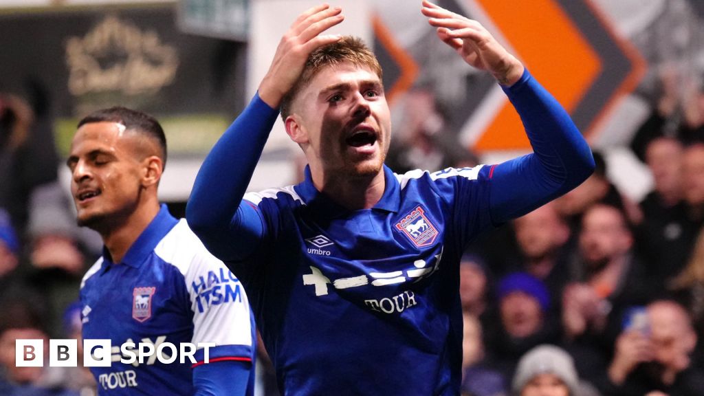 Ipswich Town 3-2 Bristol City: Leif Davis scores late winner - BBC Sport