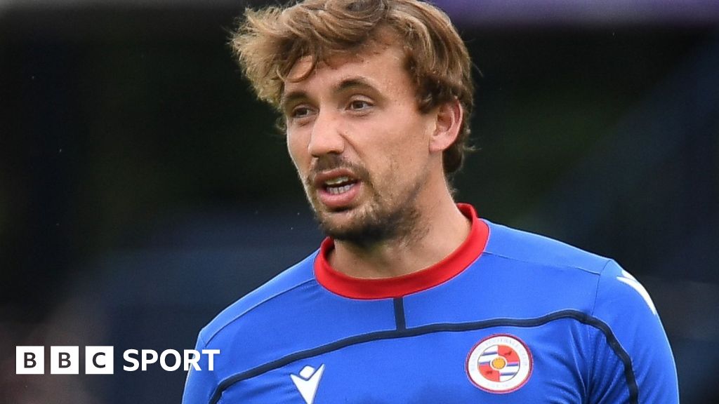Sam Walker: Reading goalkeeper joins AFC Wimbledon on loan - BBC Sport