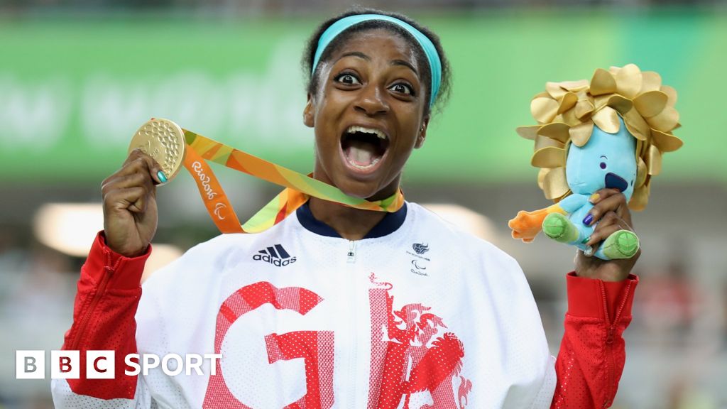 Kadeena Cox: Paralympic champion will 'grin and bear' her 'dodgy knee ...
