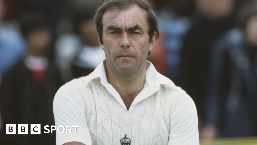 John Edrich: Former England batsman dies aged 83 - BBC Sport