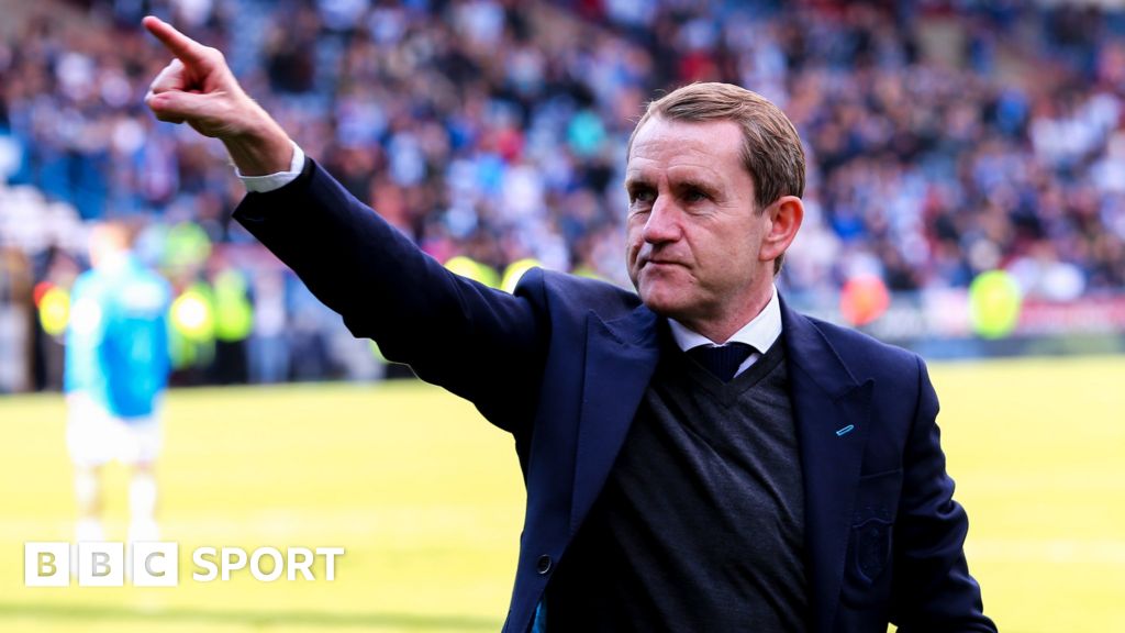 Huddersfield Town must repay £35m to former owner Dean Hoyle - BBC Sport