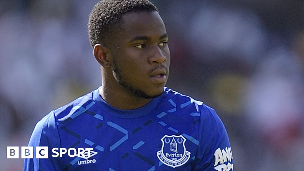 Ademola Lookman: Everton sell winger to RB Leipzig for £22.5m - BBC Sport