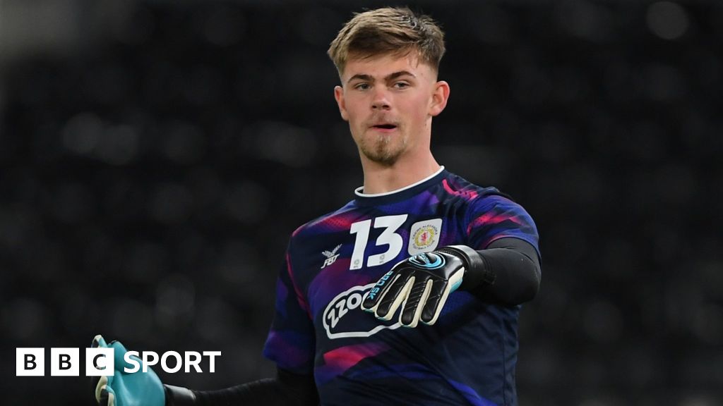 Tom Booth: Crewe Alexandra goalkeeper still in hospital with collapsed lung - BBC Sport