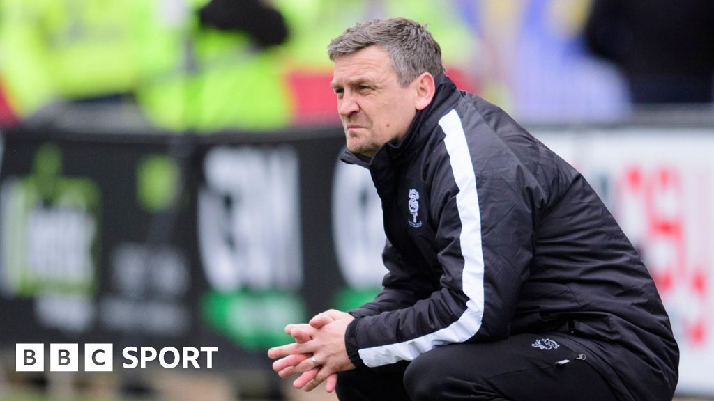 Michael Skubala: Lincoln City boss extends contract until 2027-28 - BBC ...