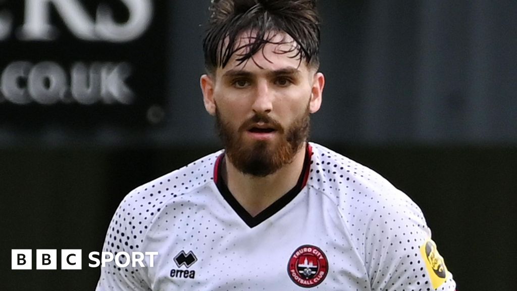 Sam Sanders: Truro City sign York City defender - BBC Sport