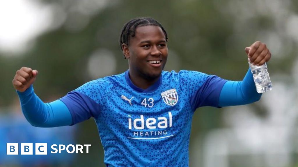 Reyes Cleary: West Bromwich Albion striker signs new deal - BBC Sport
