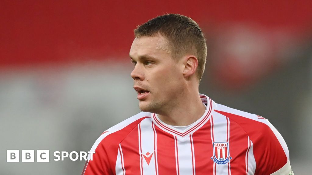 Ryan Shawcross: Former Stoke City captain announces retirement - BBC Sport