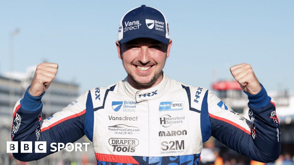 BTCC: Tom Ingram wins maiden title after thrilling decider - BBC Sport