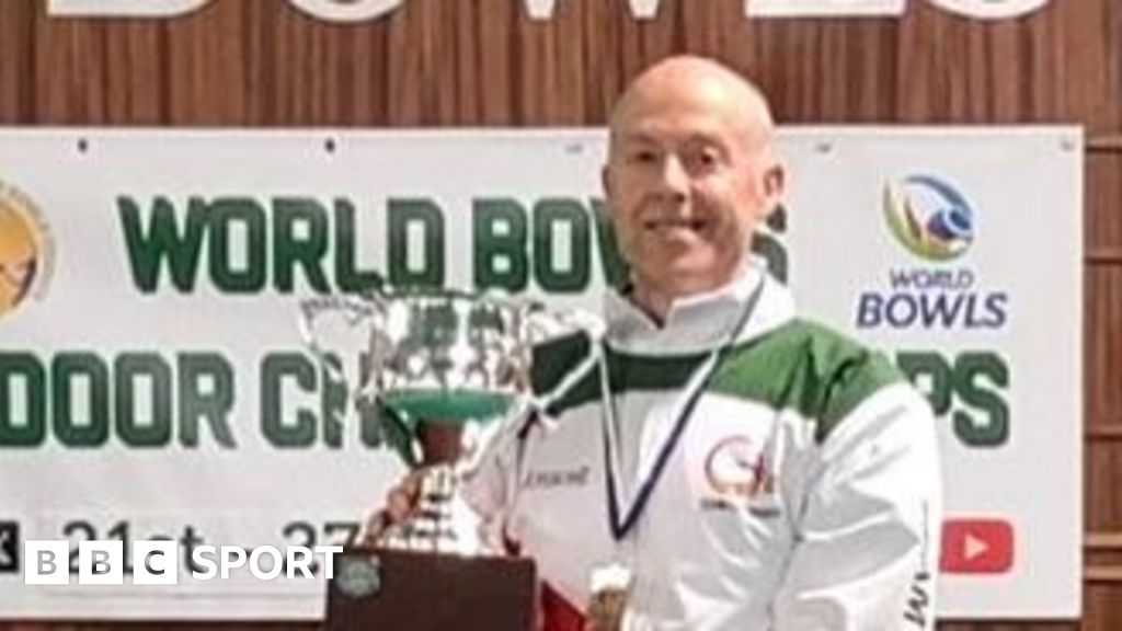 Jason Greenslade: Guernsey bowler wins world indoor title - BBC Sport