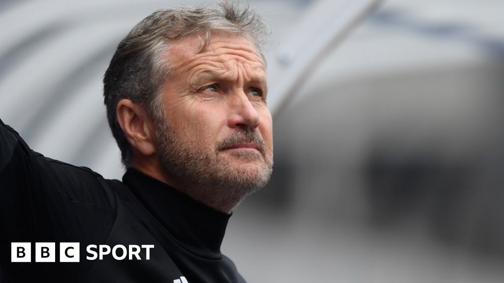 Southend United appoint Kevin Bond as boss for rest of season - BBC Sport