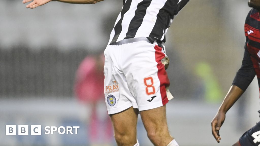 Flynn extends stay with one-year deal - BBC Sport