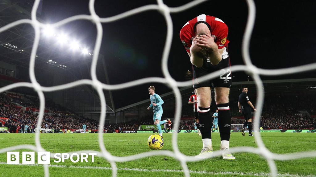 Brentford: Thomas Frank on Nathan Collins after Wolves errors - BBC Sport