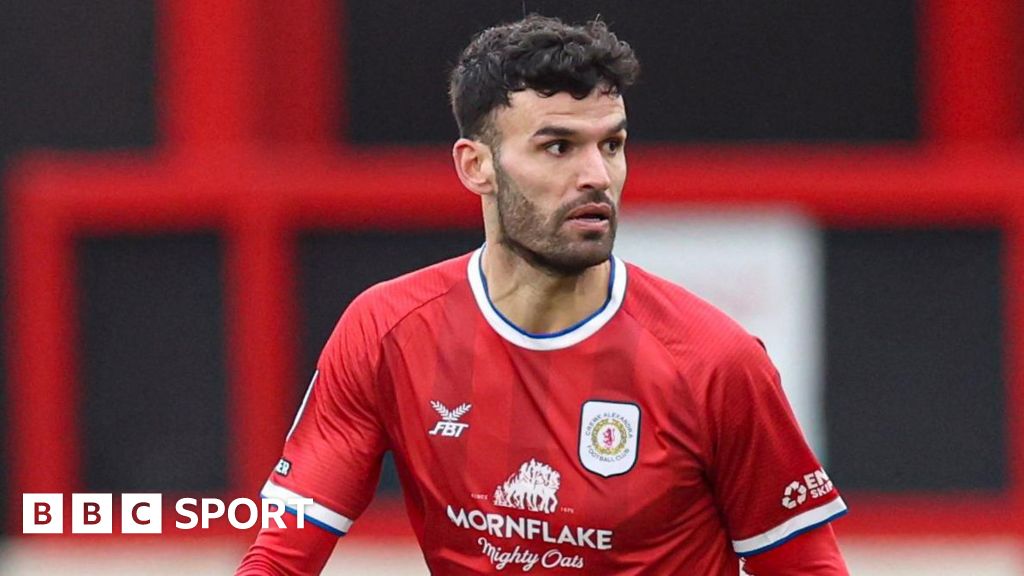 Conor Thomas: Crewe Alexandra midfielder signs new deal - BBC Sport