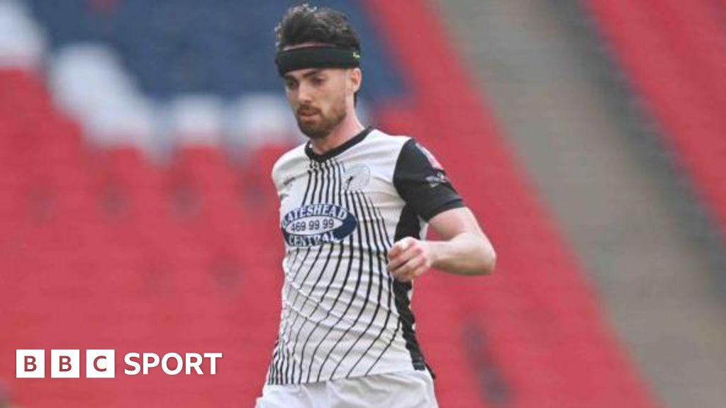 Exeter City: Ed Francis joins from Gateshead - BBC Sport