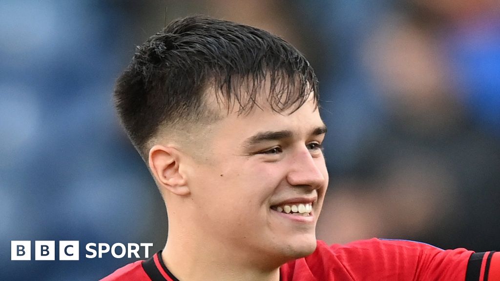 Jacob Wakeling: Peterborough United sign Swindon Town striker - BBC Sport