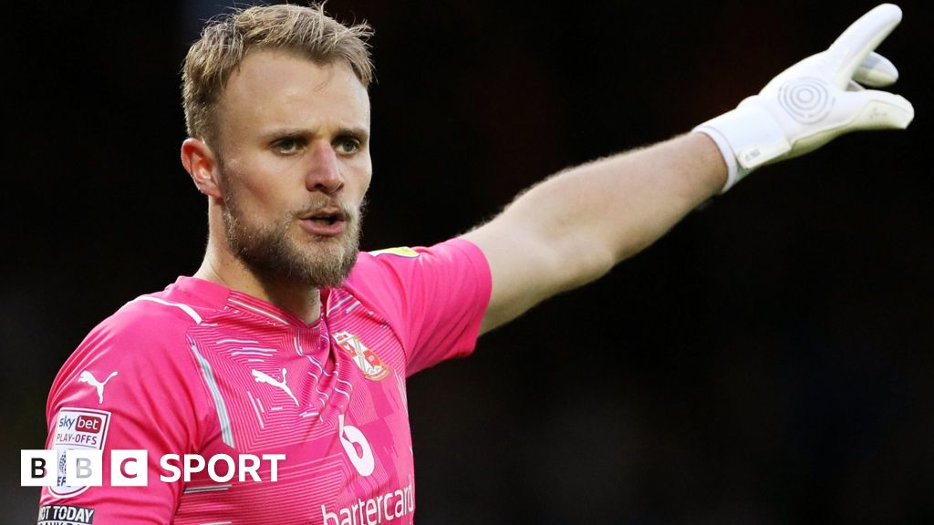 Sutton United: Goalkeeper Lewis Ward joins from Swindon Town - BBC Sport